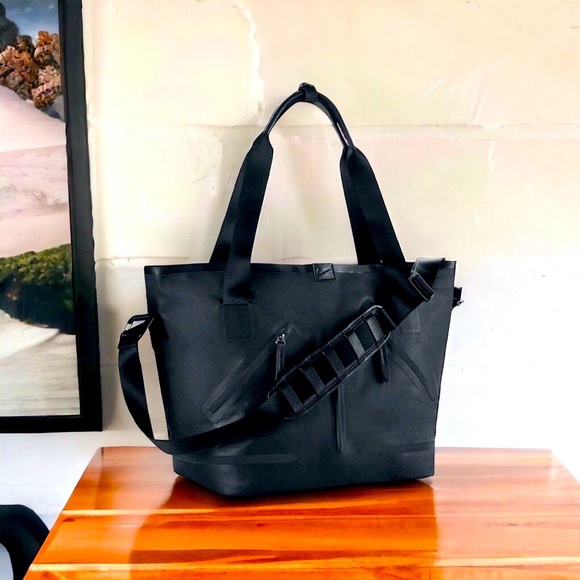 Nike | Bags | Nike Black Formflux Leather Waterproof Gym Shoulder Tote ...